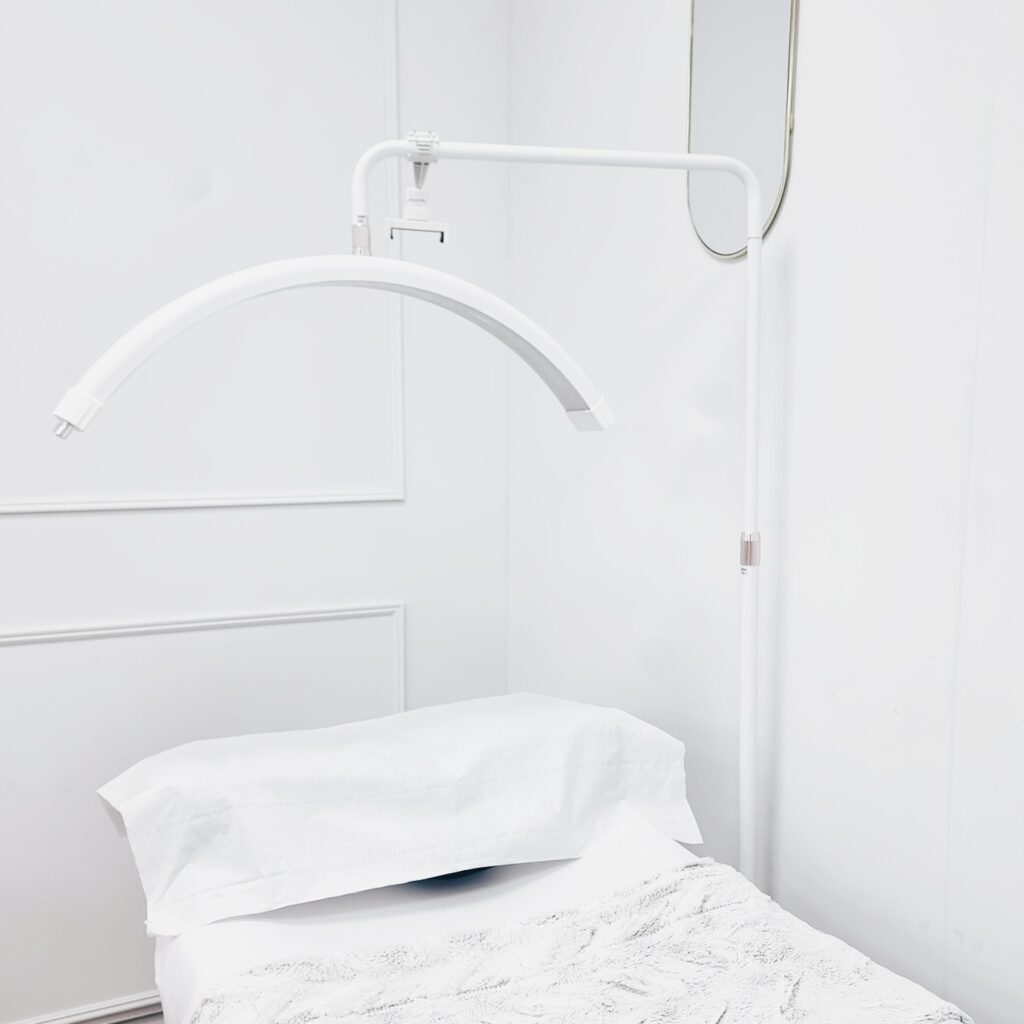 CensReal - China Professional LED Beauty Half Moon Lamps Factory